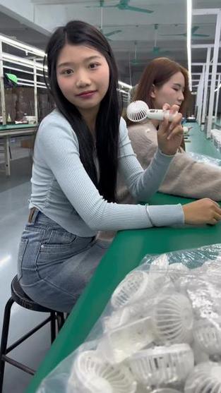 为啥女生都去电子厂图标