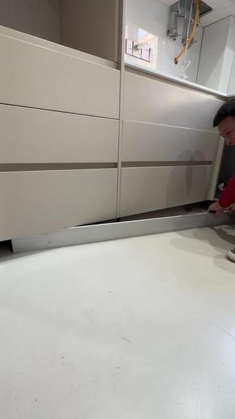 橱柜中间的隔板怎样拆截图