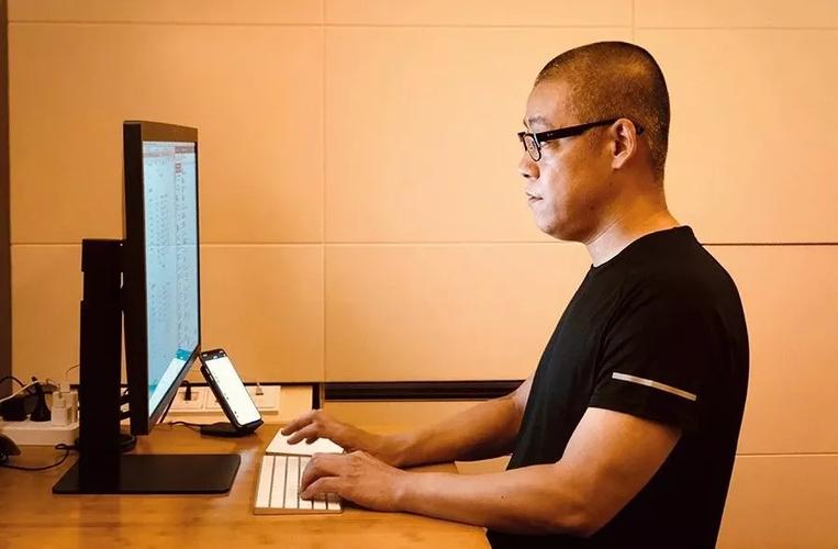 新东方比特币之父图标