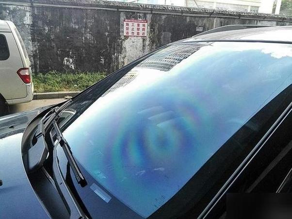 挡风玻璃有彩虹怎么回事截图