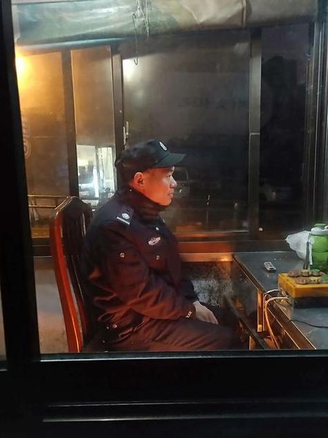急招夜班保安截图