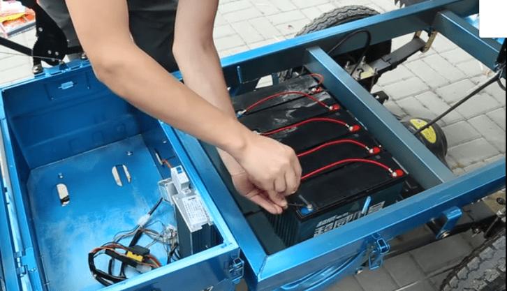 小电动三轮车安装电瓶视频截图