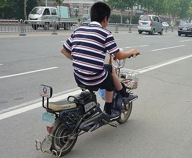 电动车颠簸一顿一顿缩略图