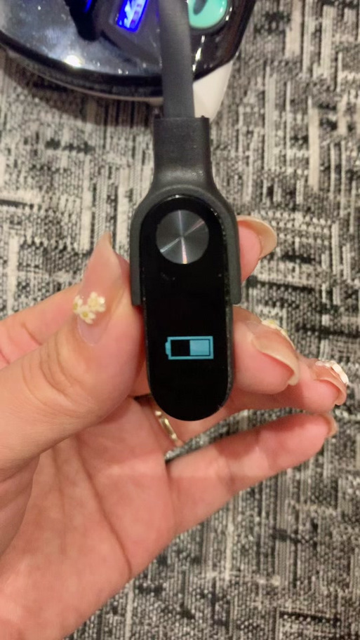 小米手环2充电不亮屏