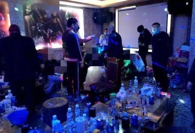 混乱的娱乐圈by笔趣阁图标