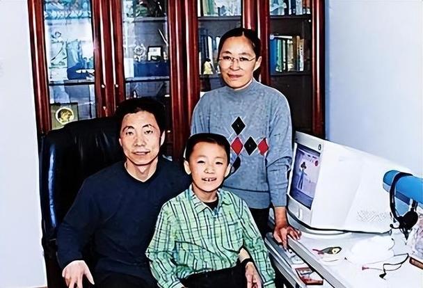 杨利伟几个孩子图标