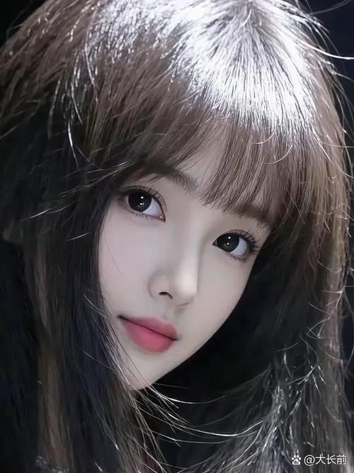 刘亦菲活动晚宴生图美出圈