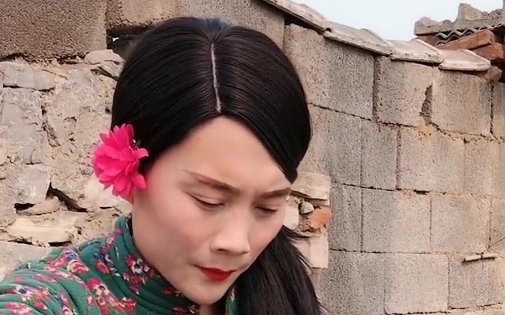 黄二妮简介图标
