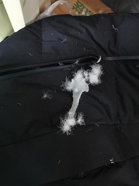 羽绒服被划了一道口子截图