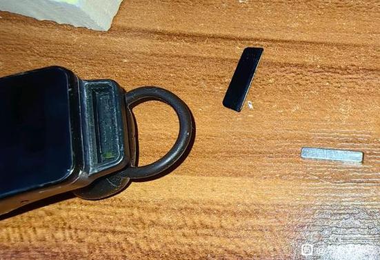 耳机里掉出磁铁怎么按