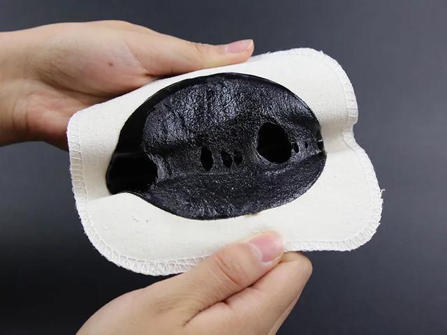 膏药会粘衣服上是假的吗