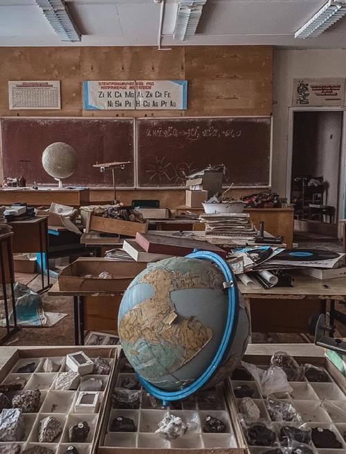 废弃学校捉迷藏Txt图标