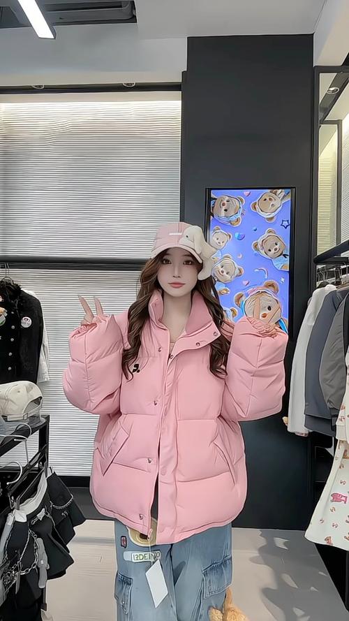 淡粉色羽绒服里面怎么搭配图标