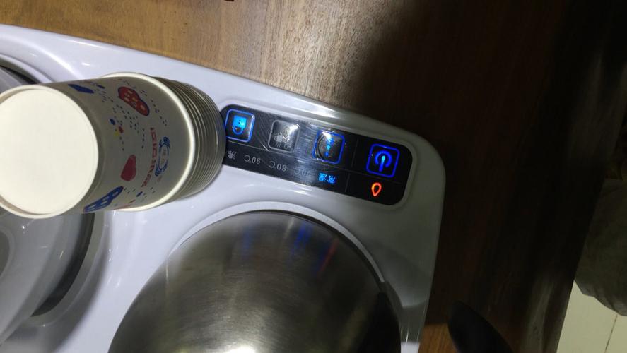 净水器亮红灯图标