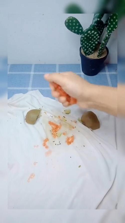 果汁倒到衣服上怎么办图标