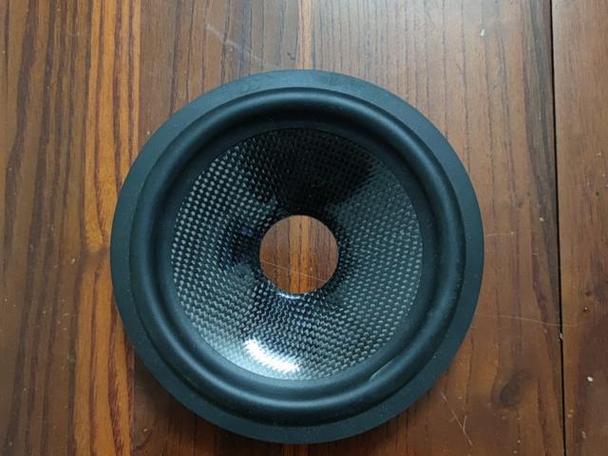 小箱体开孔好还是加振膜好截图
