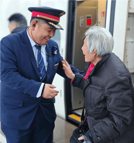 老年人免费乘车政策图标