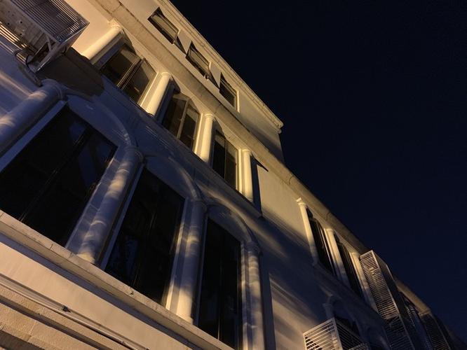 XS晚上拍照为什么会泛红