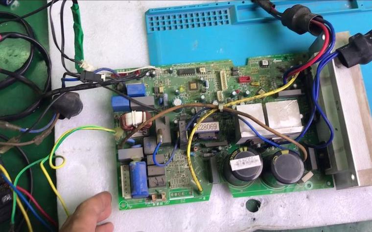 美的空调显示p1怎么处理图标
