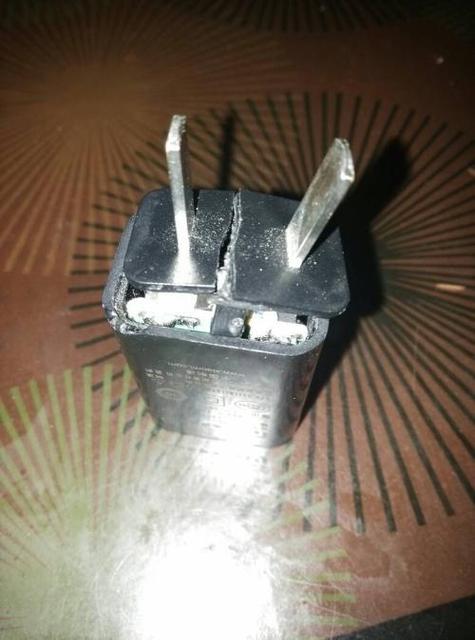 充电器电流声很大滋滋响的原因图标
