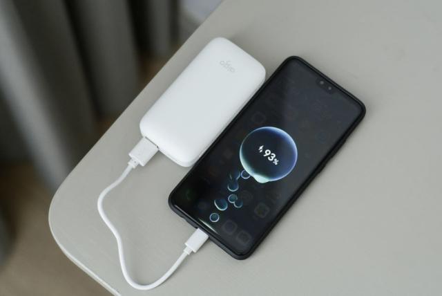 充电摸手机侧面有震动图标