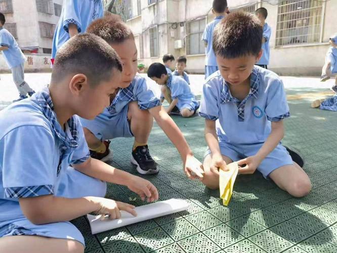 纸巾盒游戏同班同学截图