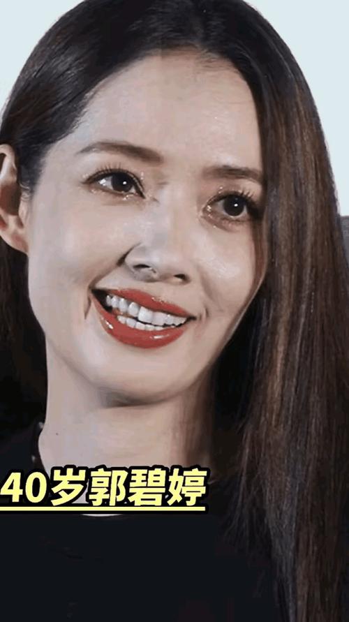 笑起来嘴歪的女人面相图标