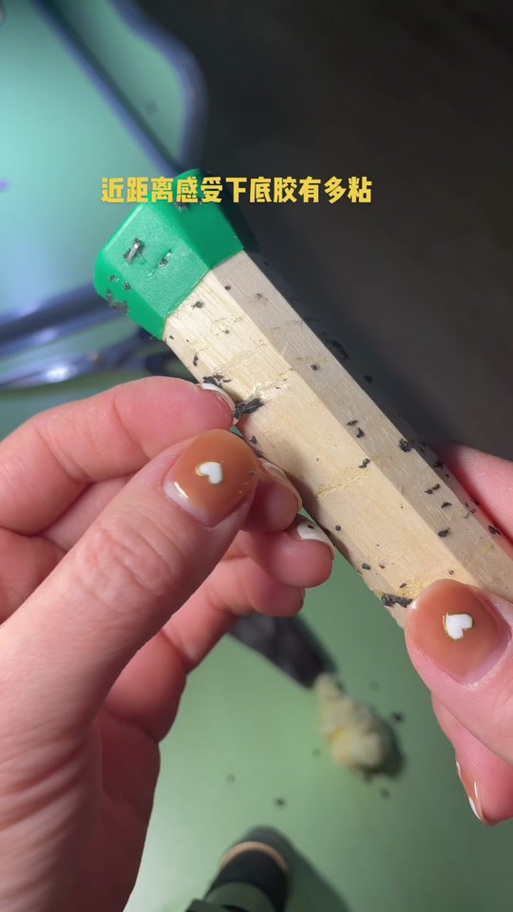 羽毛球拍撕了底胶有什么影响图标