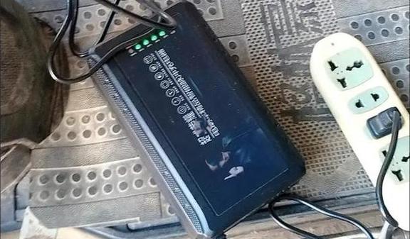 电动车充电器一充就显示充满图标