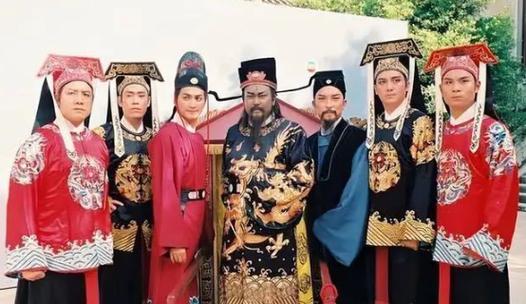 屠龙记包青天文信死了没