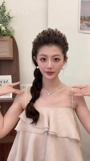 50岁戴发箍是显老还是显小图标