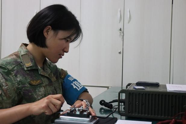 通信女兵值班图标