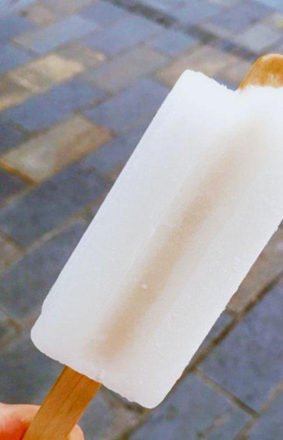 吃巧克力脆皮雪糕图标