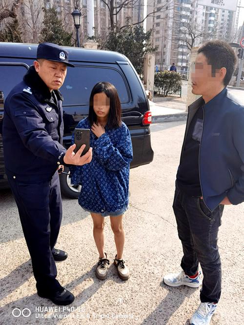 离家出走的少女图标