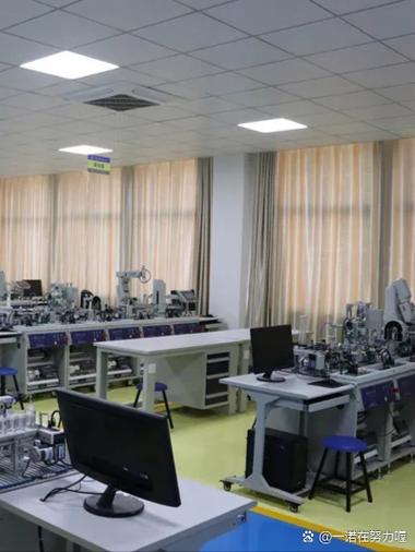 学技术专业的正规培训学校图标