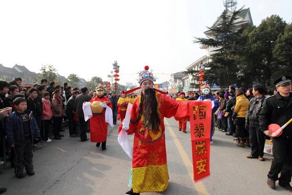 跳财神舞蹈