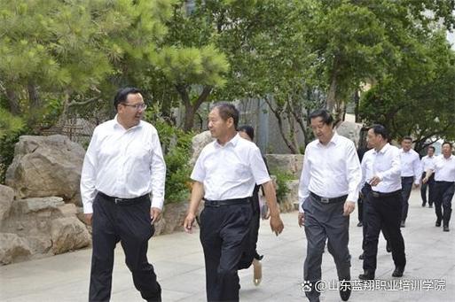 政法学院王晓迪简历图标
