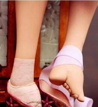 女孩子的小脚香香的截图