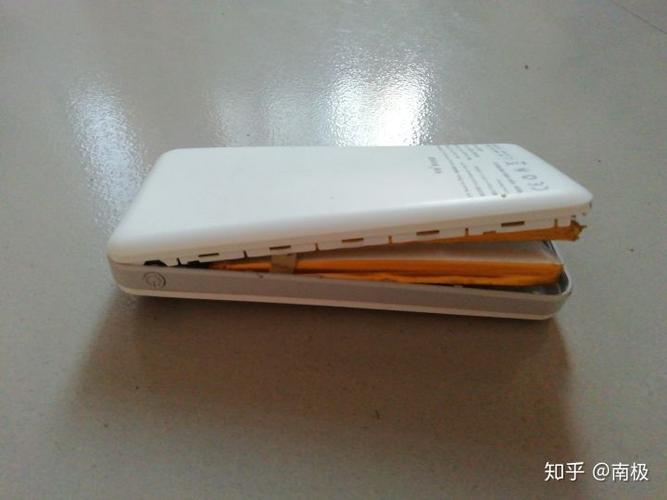 充电宝外壳有裂开一点