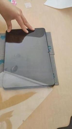 磁吸膜和钢化膜的区别图标