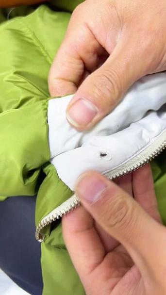 羽绒服按扣旁边扯坏了怎么办截图