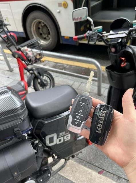 电瓶车后盖怎么用钥匙打开图标