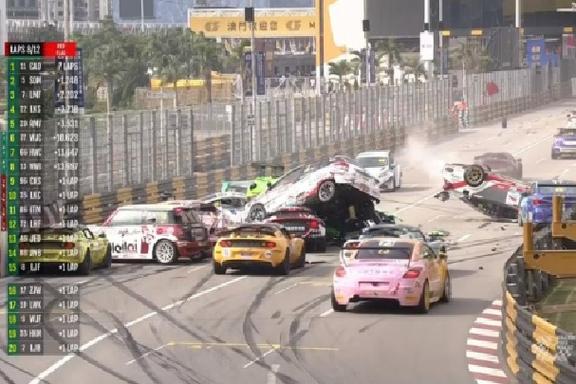 赛车车祸合集图标