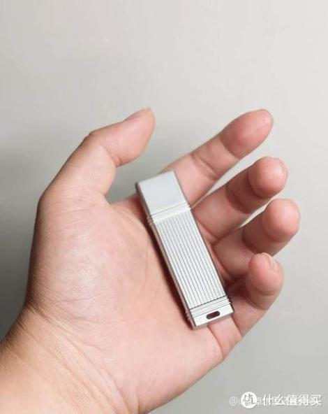 u盘掉水里还能用吗图标