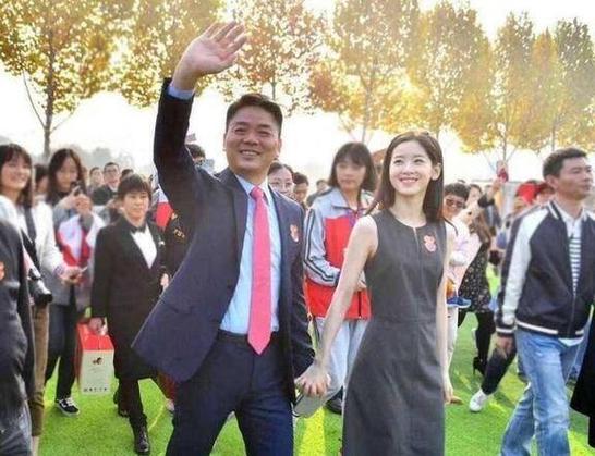 刘强东老婆身家多少亿图标