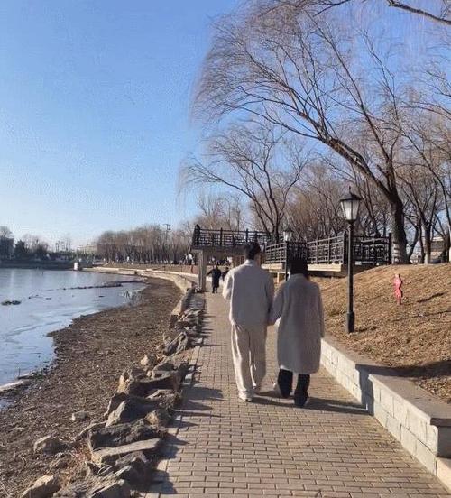 遛弯是哪个遛图标