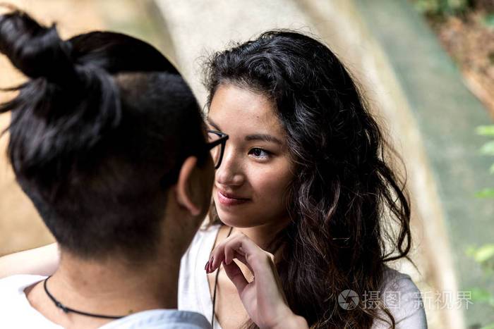 确定男女关系多久接吻图标