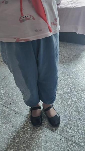 初中的时候尿裤子了