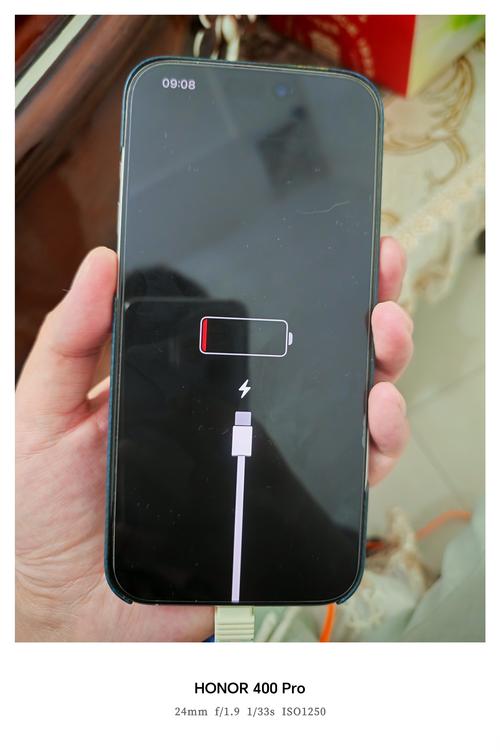 联想拯救者一插充电器就黑屏了,外接截图