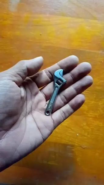 小活动扳手图标